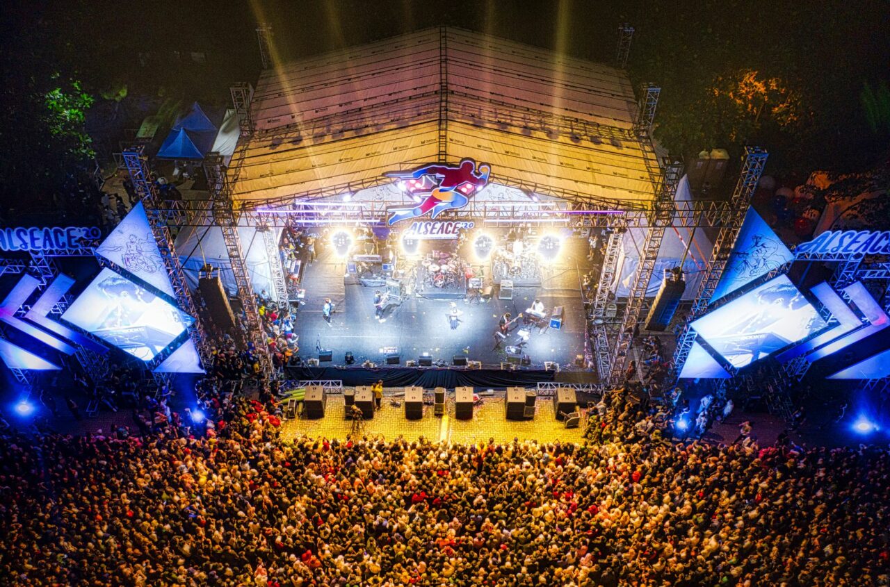 How to Create a Hybrid Stage Experience That Works - Onstage Entertainment