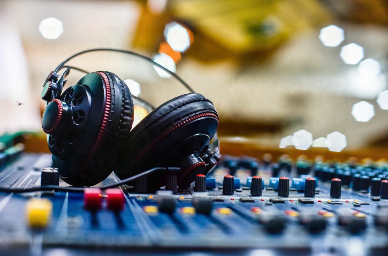 How to Spot Red Flags When Booking Event Entertainment - Onstage ...